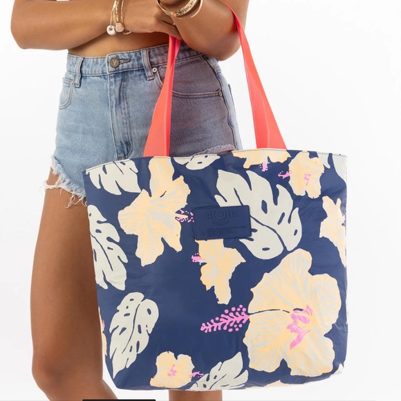 ALOHA Collection | Bags | Aloha Collection Day Tripper Tote Papeete By ...